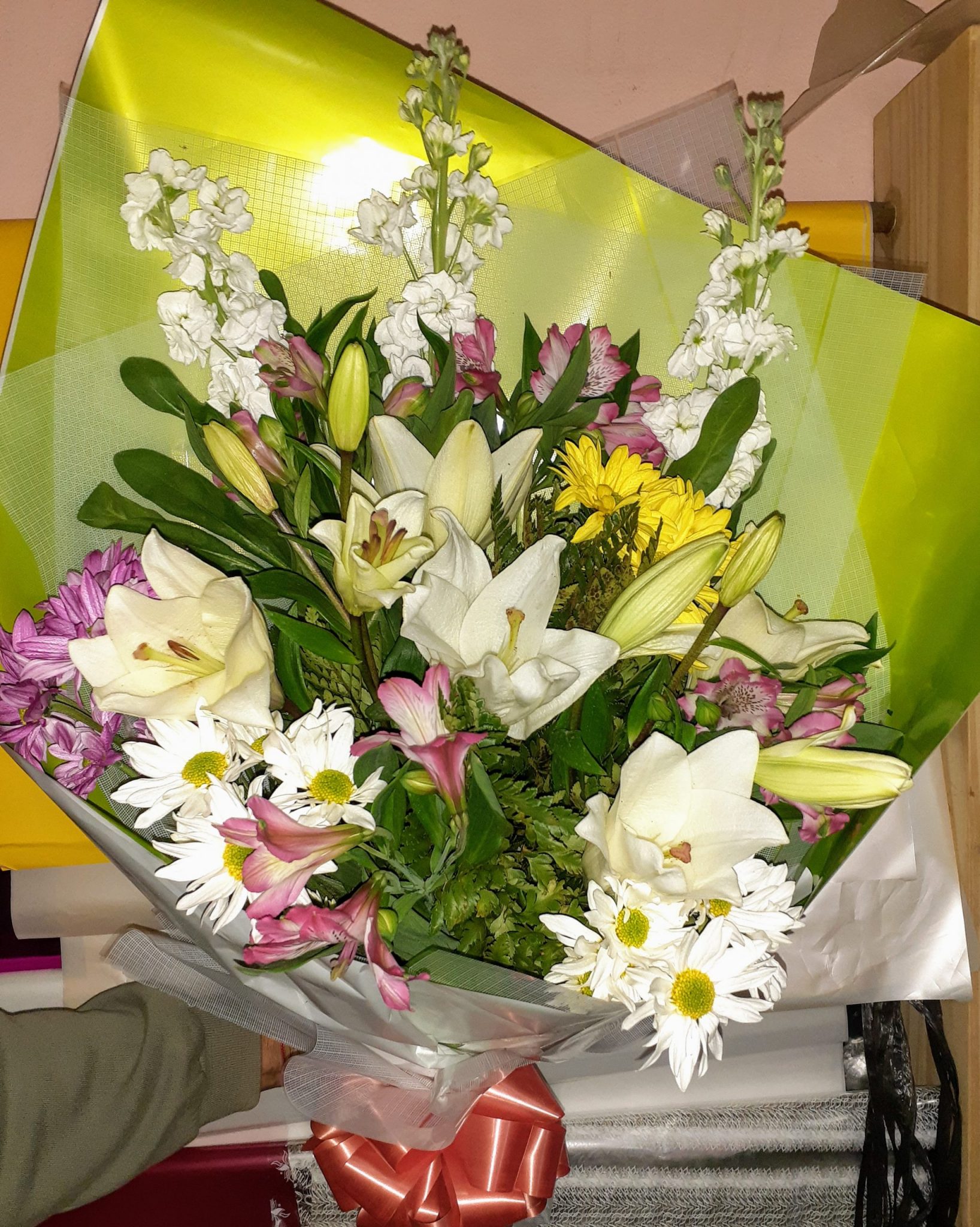 Ramo largo con variedad de flores – floresmiriani.com.ar