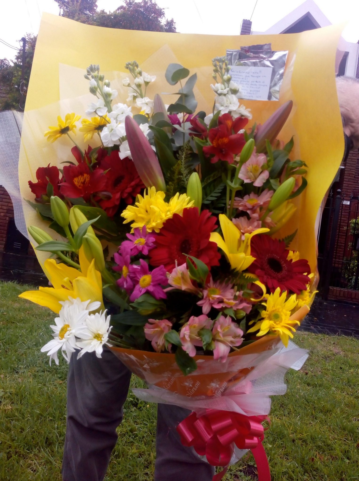 Ramo largo con variedad de flores – floresmiriani.com.ar